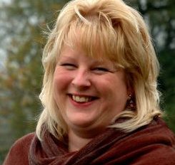 Different Brains guest Elizabeth-Wilkinson – Different Brains